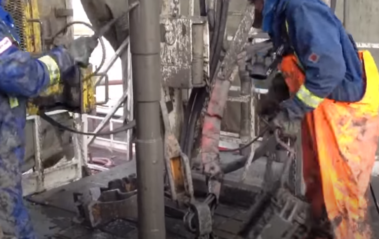 Drilling Rig Floorhand: A Day in the Life - Drilling Manual